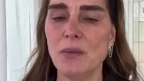 Использование солнцезащитного крема круглый год является крайне важным ...