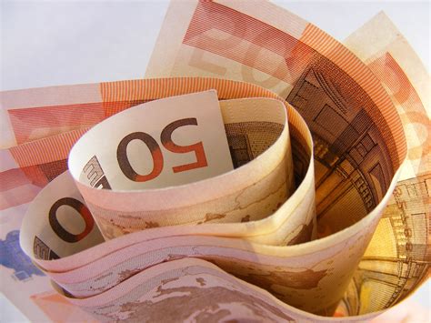 Литва запрещает экспорт наличных денег в Россию | trans.info