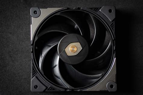 Cooler Master Presents MasterFan SF120M Fan - masterfan_sf120m_3.jpg