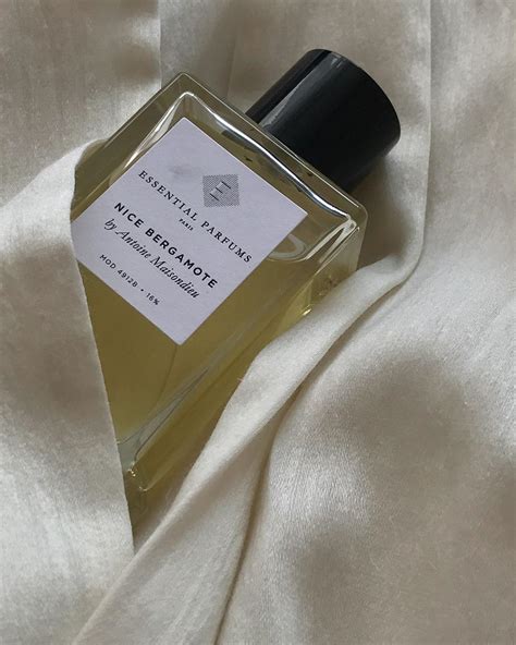𝐀𝐧𝐚𝐬𝐭𝐚𝐬𝐢𝐚 on Instagram: “spring scent @essential.parfums 🍃” | Perfume ...