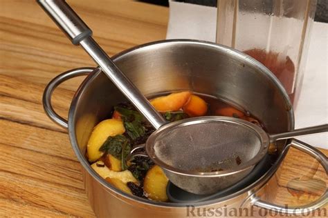 Рецепт: Холодный чай с персиком и базиликом на RussianFood.com