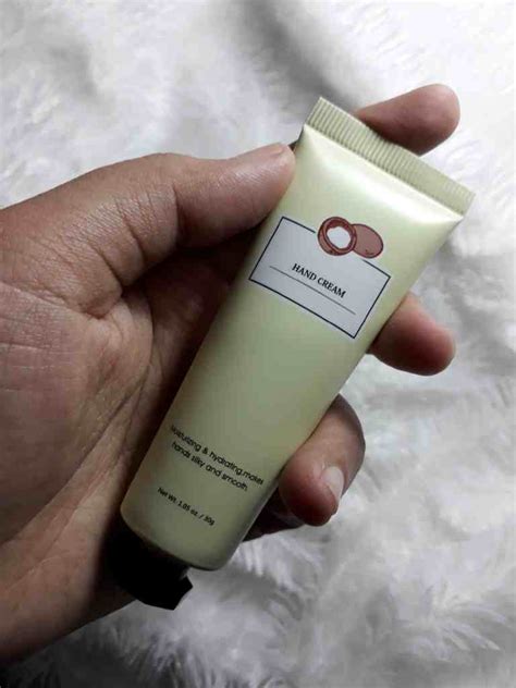 REVIEW: Miniso Hand Cream - Tampil Cantik
