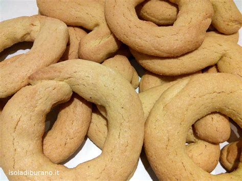 Bussolà and Essi, the typical cookies of Burano island