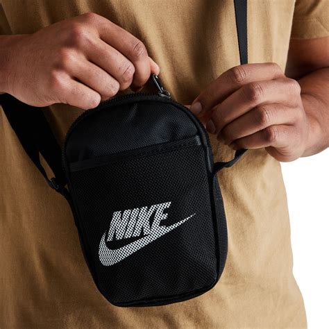 Сумка на плечо Nike Sportswear Heritage Small Items Bag купить оригинал ...
