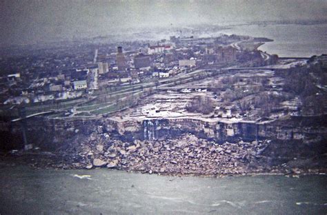 These Photos Show Niagara Falls Without Water, 1969 - Rare Historical Photos