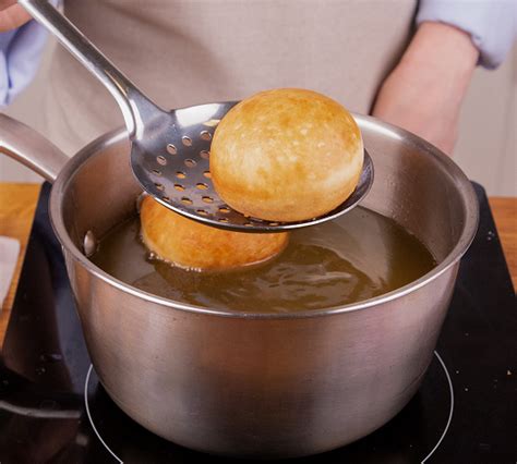Пончики со сгущенкой: пошаговый рецепт приготовления с фото и ...