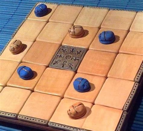 Сиджа: загадочная игра из Египта | Board games, Old board games, Wooden ...