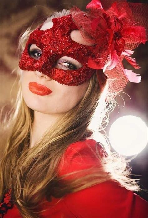Pin di 🕊Irina🕊️ su 🌹Lady In red.🌹 | Carnevale, Di moda, Disegni di moda