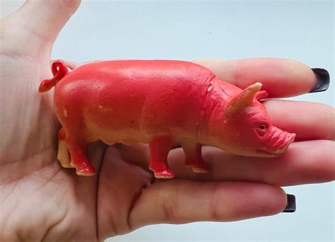Фигурка игрушка свинья свинка домашние животные — цена 40 грн в ...