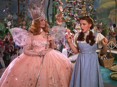 Dónde ver 'El mago de Oz', la película de 1939 que inspiró 'Wicked' y ...