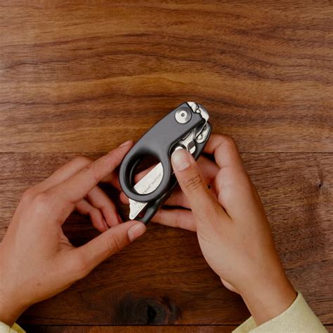 Raptor Response | Everyday Carry Multi-tools | Leatherman Tool Group