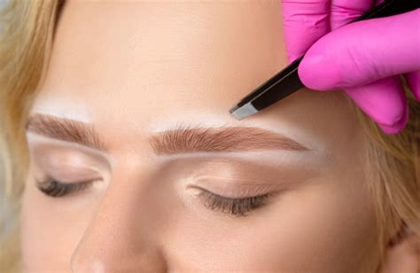 Comment réussir ses sourcils blonds
