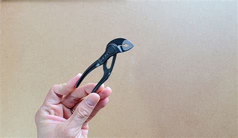 Trên tay kềm nước Knipex Cobra XS: Siêu nhỏ, rất đa năng, có thể bỏ túi ...
