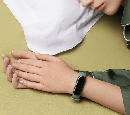 Фитнес-браслет Xiaomi Mi Smart Band 5 черный : купить по выгодной цене ...
