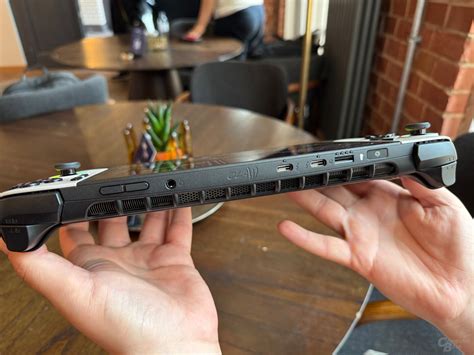 Портативная игровая приставка на «лучшем в мире встроенном GPU». MSI ...