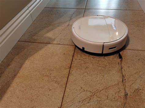 Обзор ELARI SmartBot Brush. Доступный робот-пылесос с влажной уборкой и ...