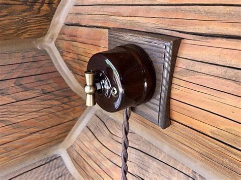 Salvador - Выключатель в бревенчатом доме | Wood doors, Retro, Color
