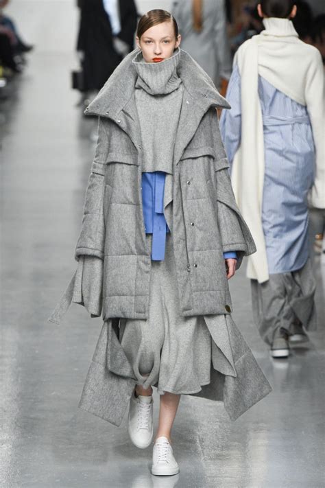 Стеганые одеяла «накрыли» Лондон | Fashion, Fashion week, Fall fashion 2017