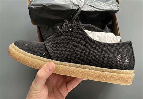 Распаковываю кеды Fred Perry