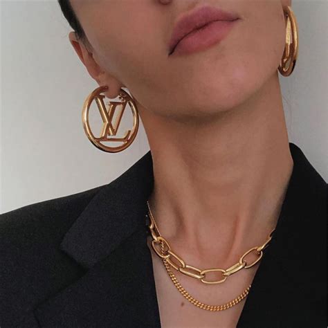 What does 585 mean on Jewelry?