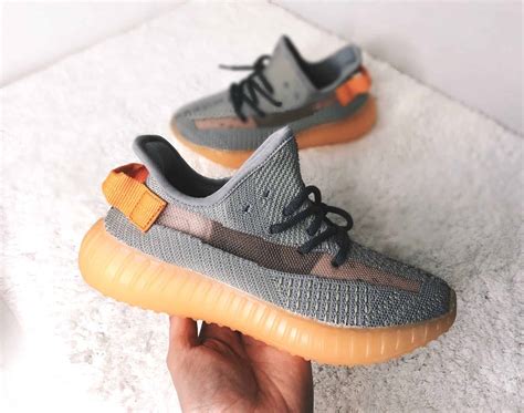 Купить кроссовки Adidas 350 серые с оранжевым дисконте СПб