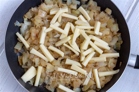 Жареный лук с сыром — рецепт с фото пошагово