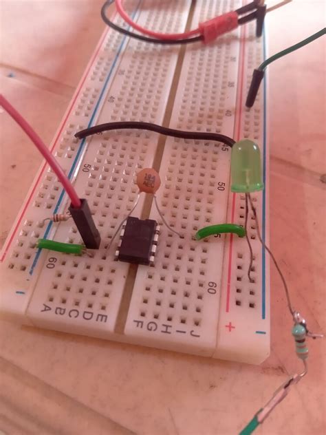 [SOLVED] Attiny85 is not working on Breadboard - Programming - Arduino Forum