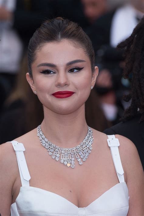 Selena Gomez Seksi (120 Foto) - Selebriti telanjang