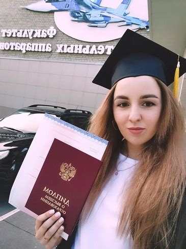 Мантии и шапки конфедератки для выпускников, доставка по РФ.