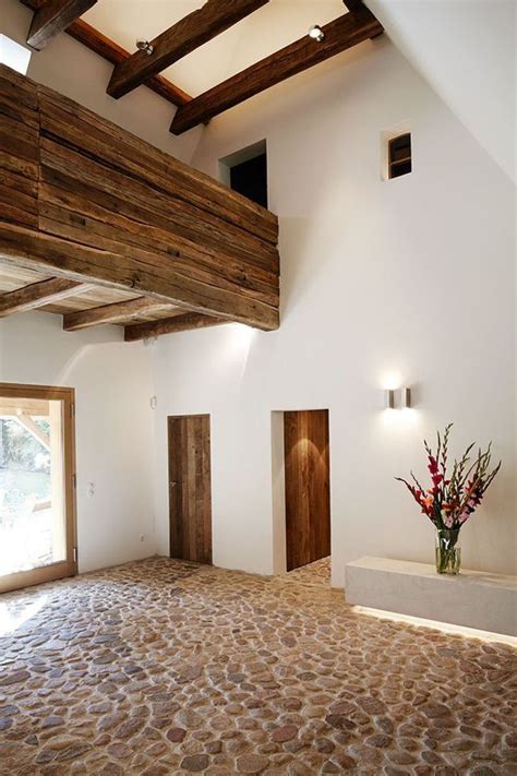 камни галька как использовать в интерьере при ремонте | Rustic house ...