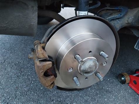 How to Replace Brake Pads and Rotors – Illustrated Guide – Homeneer