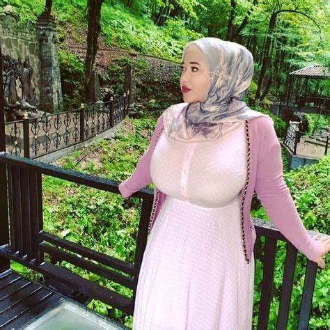 Pin af Shoxa Gyan på hijab | Kvinder, Smukke kvinder, Smuk