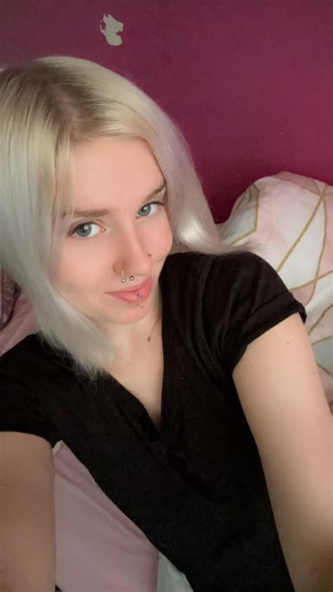 Selfie of the day (f35) : r/selfie