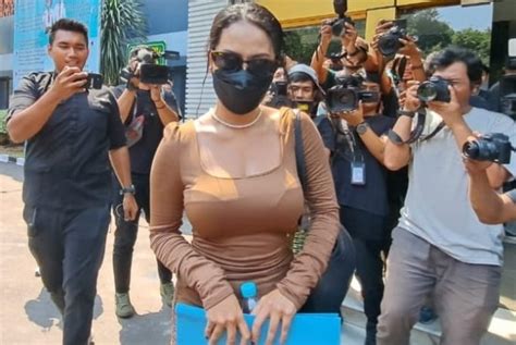 Siskaeee Ajukan Penangguhan Penahanan, Alasannya: Gangguan Jiwa & Banyak Bekas Sayatan - Herald ID