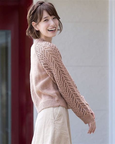 Блузка с ажурными рукавами | Pullover, Easy knitting patterns, Knitting ...