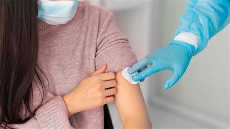 Прививка от бешенства: где и когда нужно делать вакцину человеку после ...