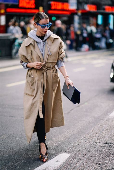Как носить тренч этой осенью | Fall fashion coats, Coat outfits, Trench ...
