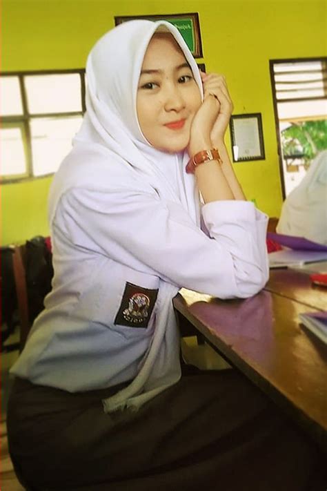 Siswi Jilbab SMA Cantik cantik berhijab | Wanita, Gadis bikini ...