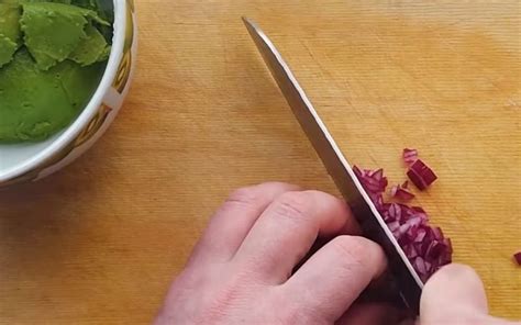 Гуакамоле классический из простых продуктов, попробуй