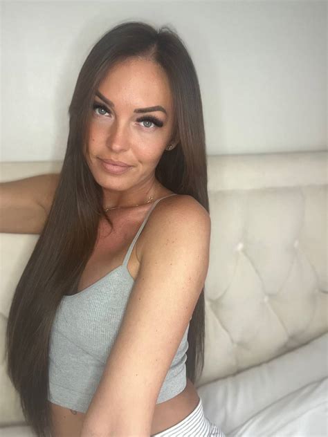 Am I hot or not? 30F - Sexy