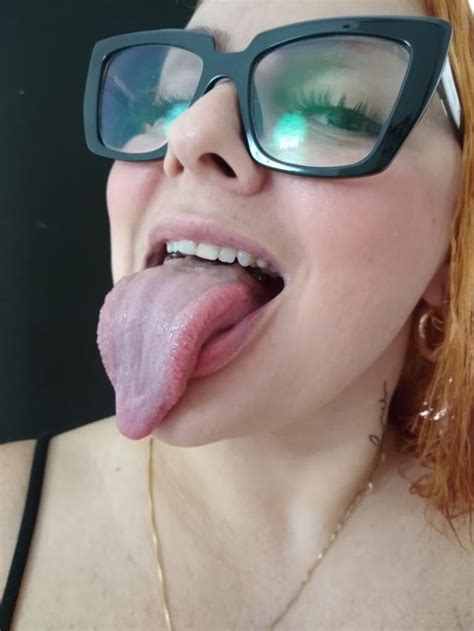 Long and thick : r/longtonguefetish