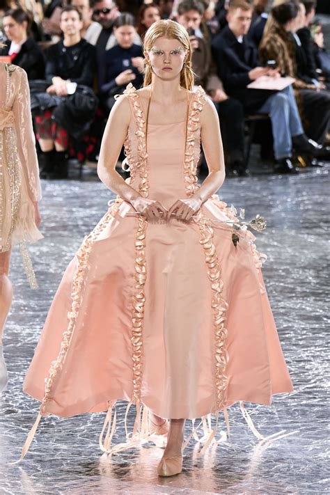 Jean Paul Gaultier x Simone Rocha: Die 5 spektakulärsten Looks der ...