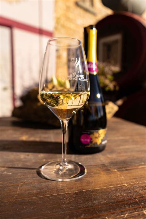 Vino bianco | White wine, Alcoholic drinks, Alcohol