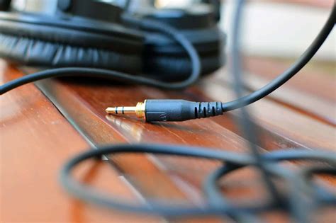 Audio Technica ATH-M40x vs. M50x [Complete Guide] - Home Studio Basics