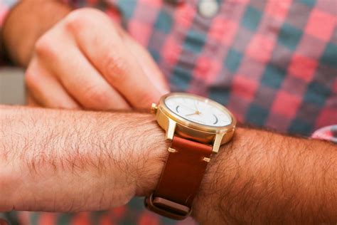 Hands-on with the elegant Garmin Vivomove Premium (pictures) - CNET