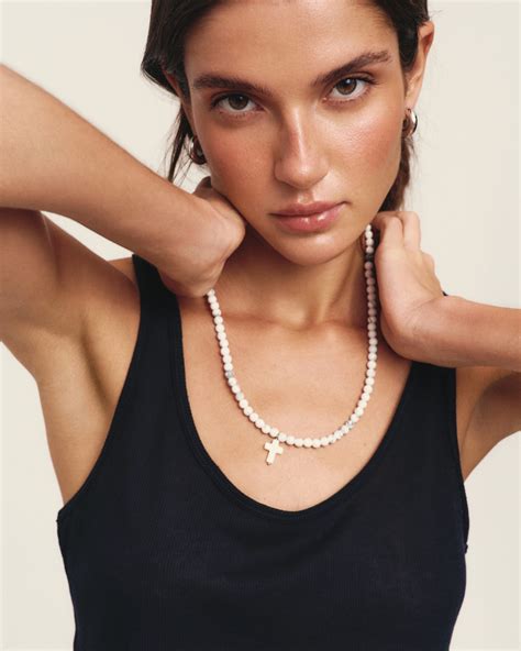 Колье удлиненное из говлита с крестиком – Fiore Store