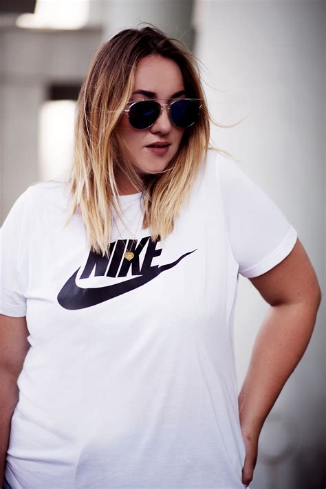 Nike Beautiful x Powerful - The Skinny and the Curvy one