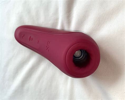 Satisfyer Curvy 1+ Review [Tried & Tested]