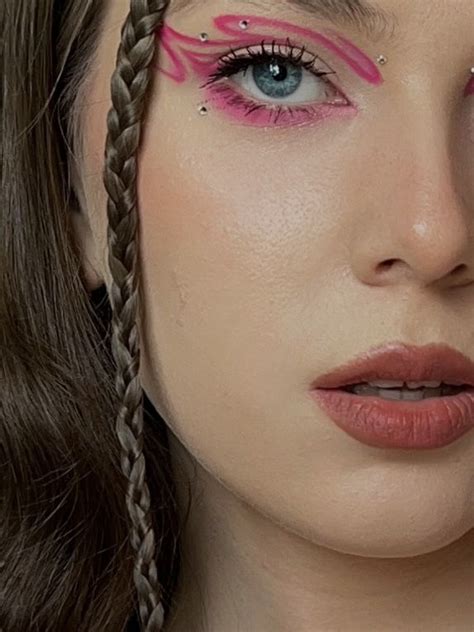 Макияж | Makeup inspiration, Graphic makeup, Fancy makeup