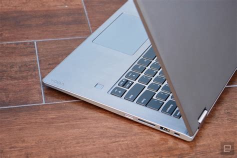 Lenovo показала гибридный ноутбук Yoga 730 с поддержкой Cortana и Alexa